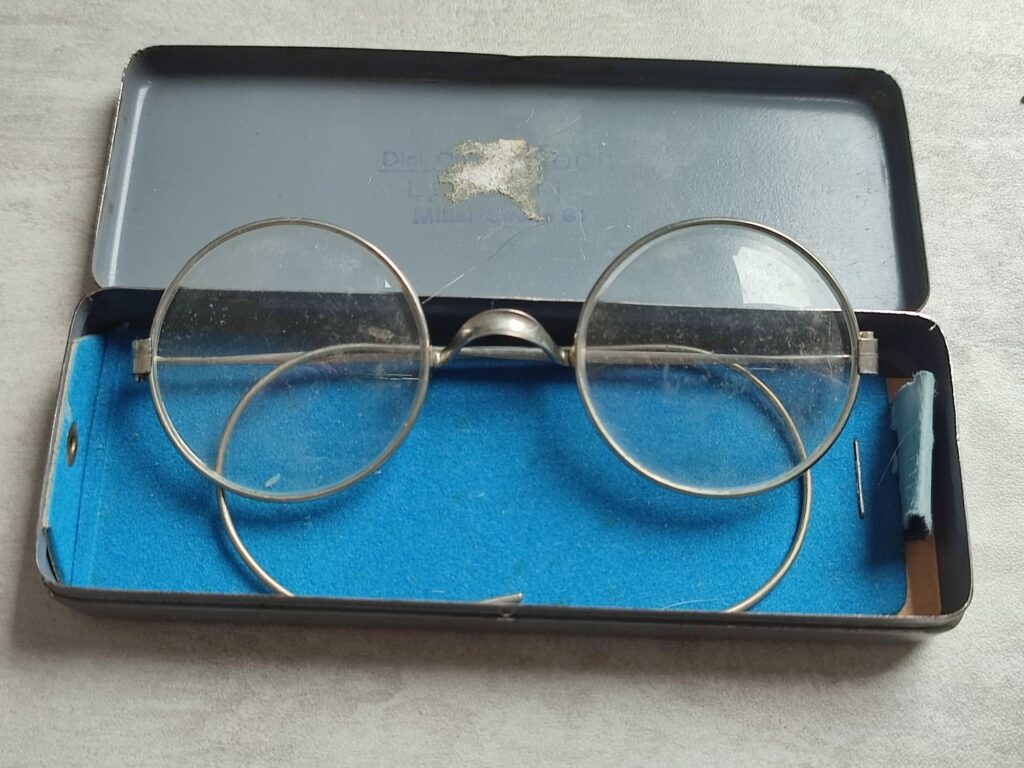 Dienst-Brille glasses - Lieutenant Poilu